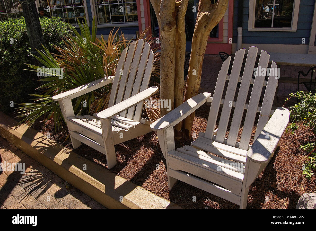 Sit under the shade tree hi-res stock photography and images - Alamy