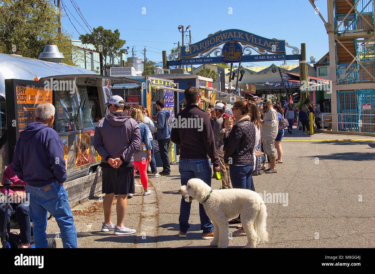 Outdoor food court hi-res stock photography and images - Alamy