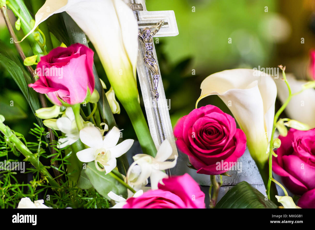 Roses for funeral hi-res stock photography and images - Alamy