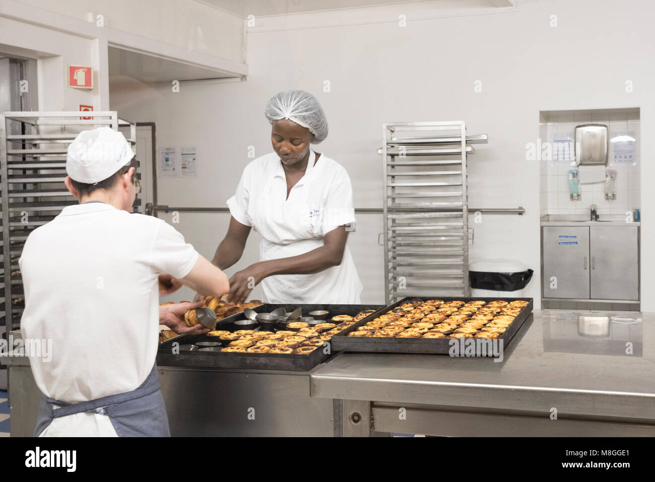 Making traditional natas (custard tarts) in the Pasteis de Belem bakery ...