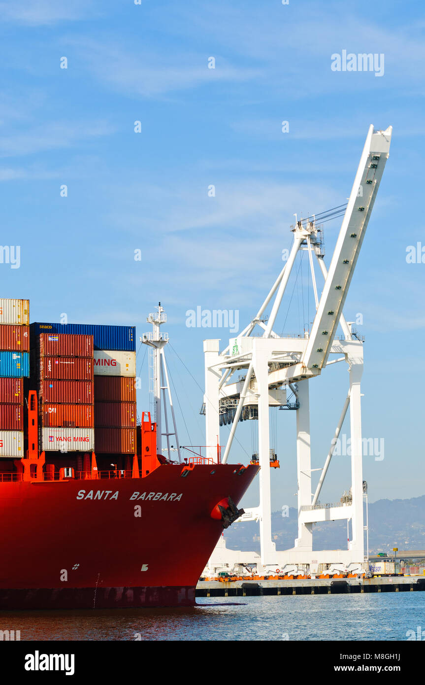 Harbor and shipyard hi-res stock photography and images - Alamy