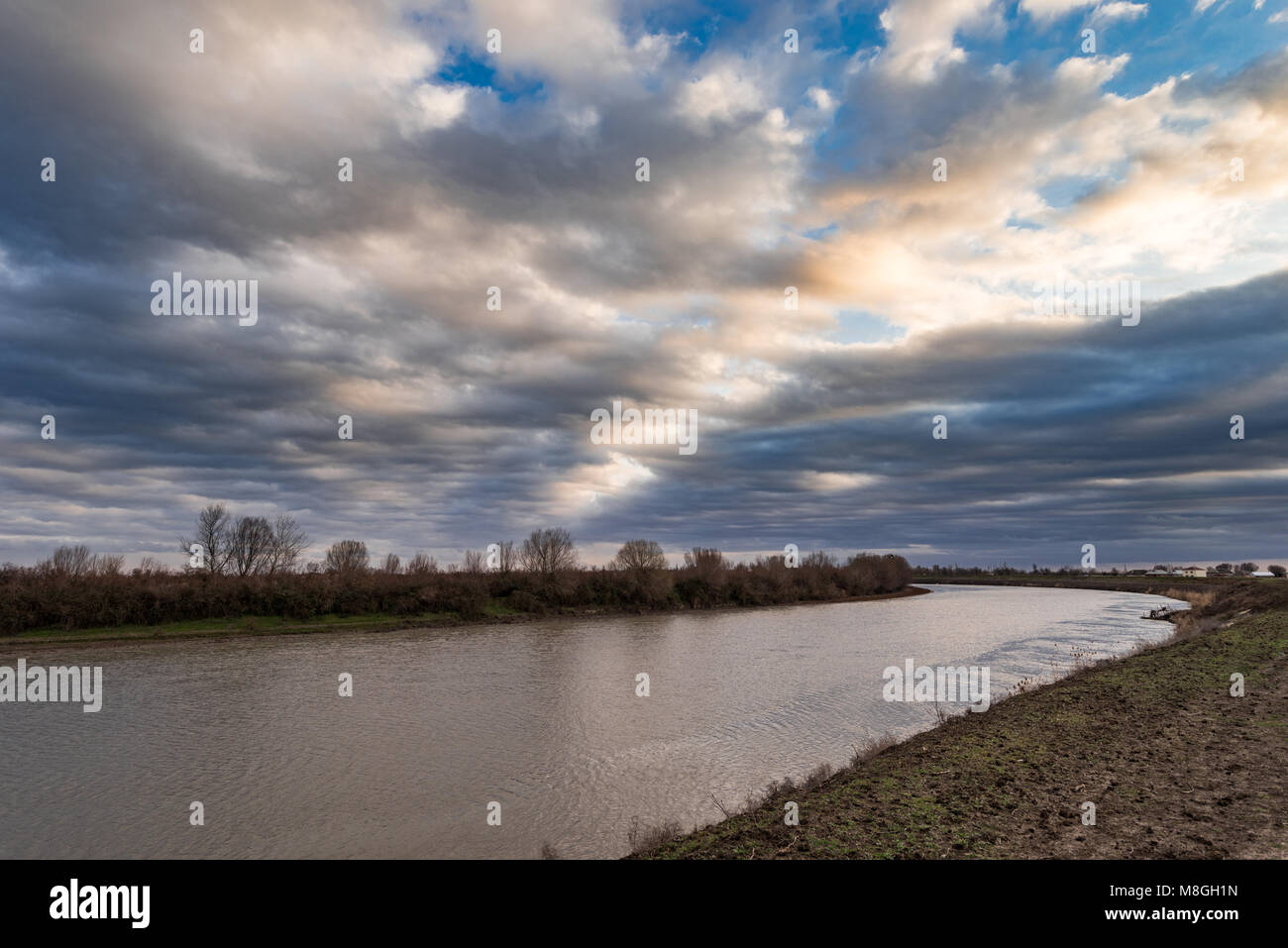 Bank plain hi-res stock photography and images - Alamy