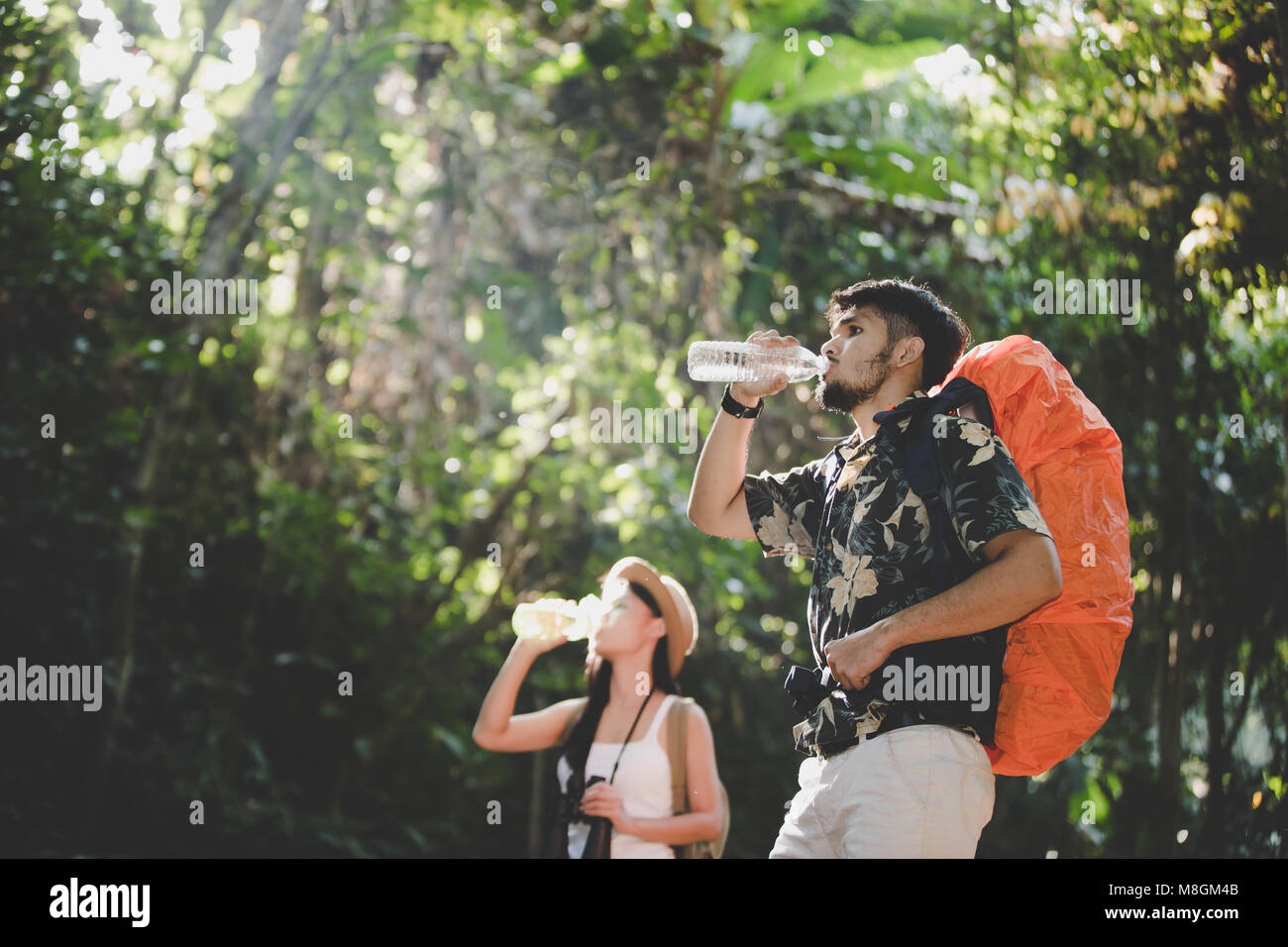 Couples drink hi-res stock photography and images - Alamy