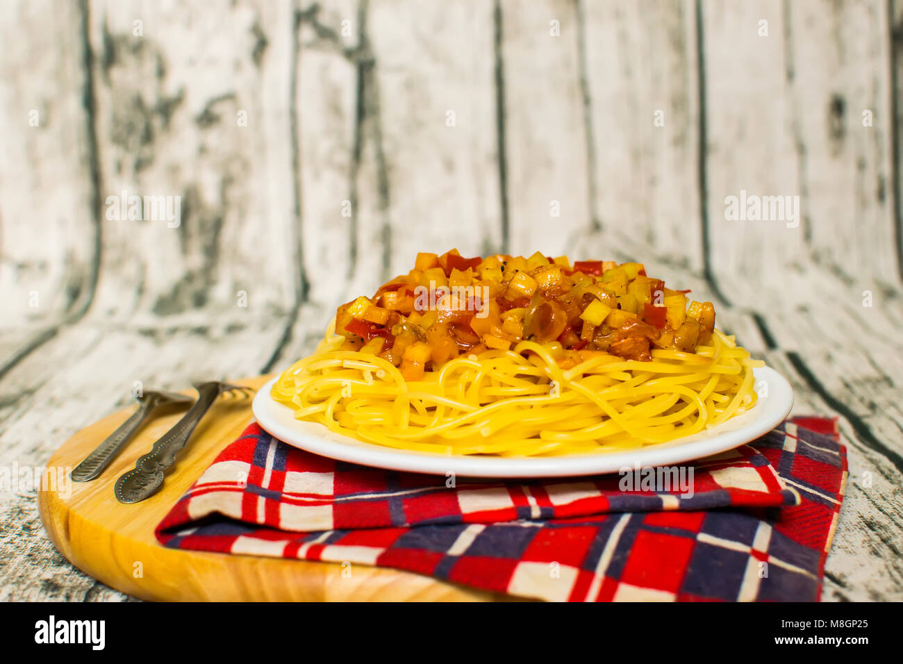 Spaghetti pasta on wood background Stock Photo - Alamy