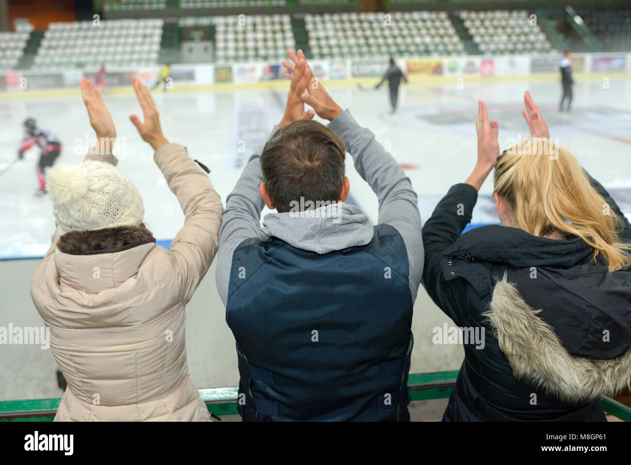 clapping for the players Stock Photo - Alamy