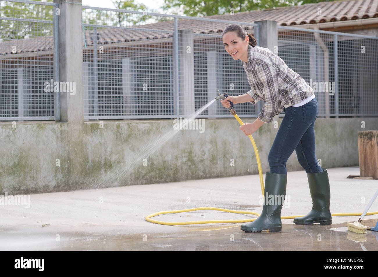 Kennel worker hi-res stock photography and images - Alamy