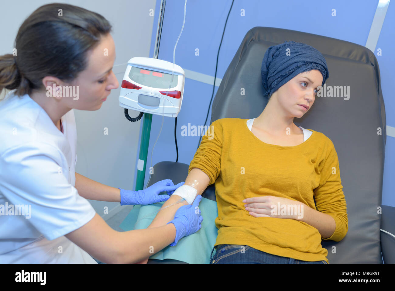 Patient receiving prescription drugs hi-res stock photography and ...