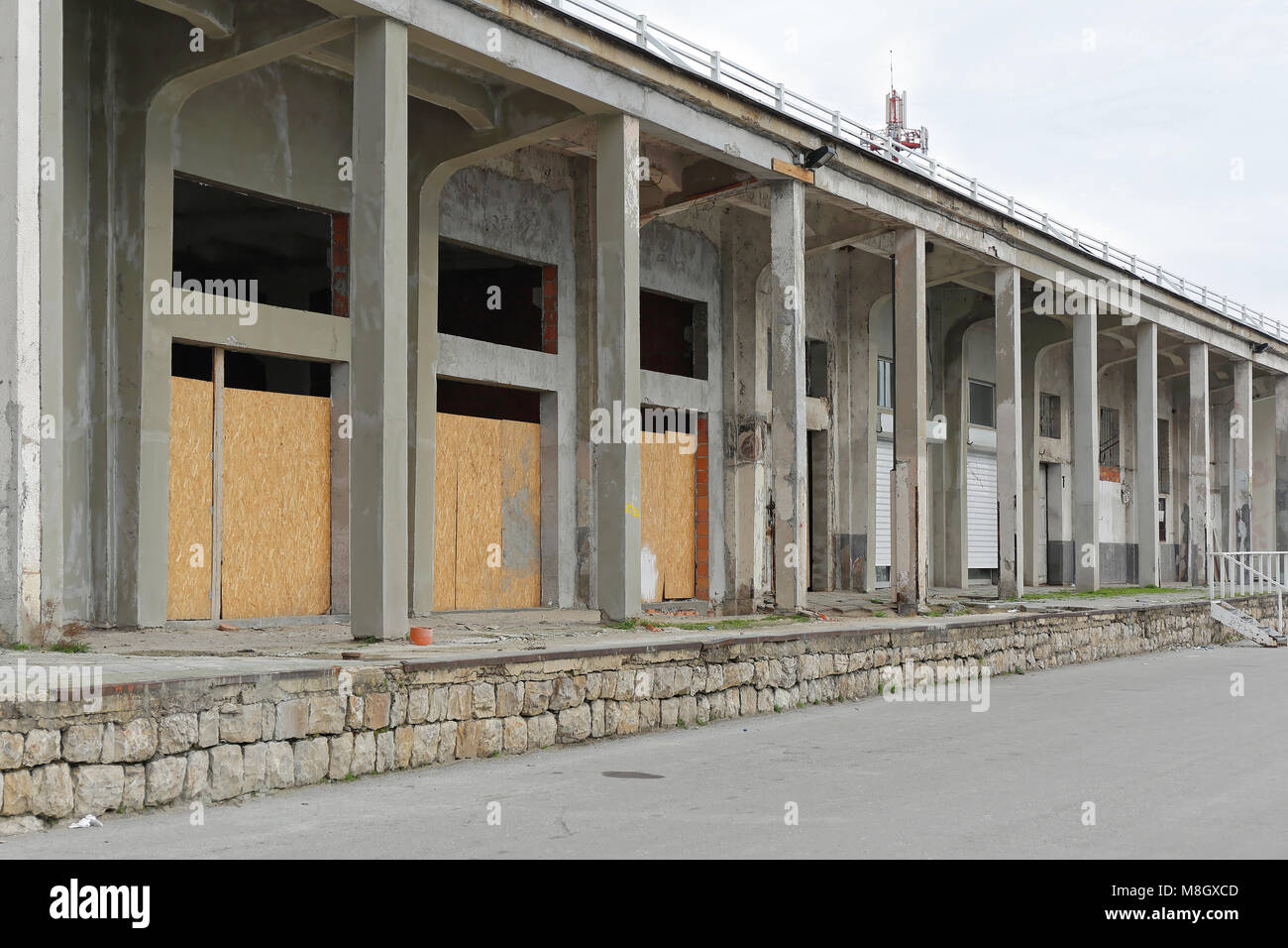 Abandoned Long Warehouse Building With Columns Stock Photo - Alamy