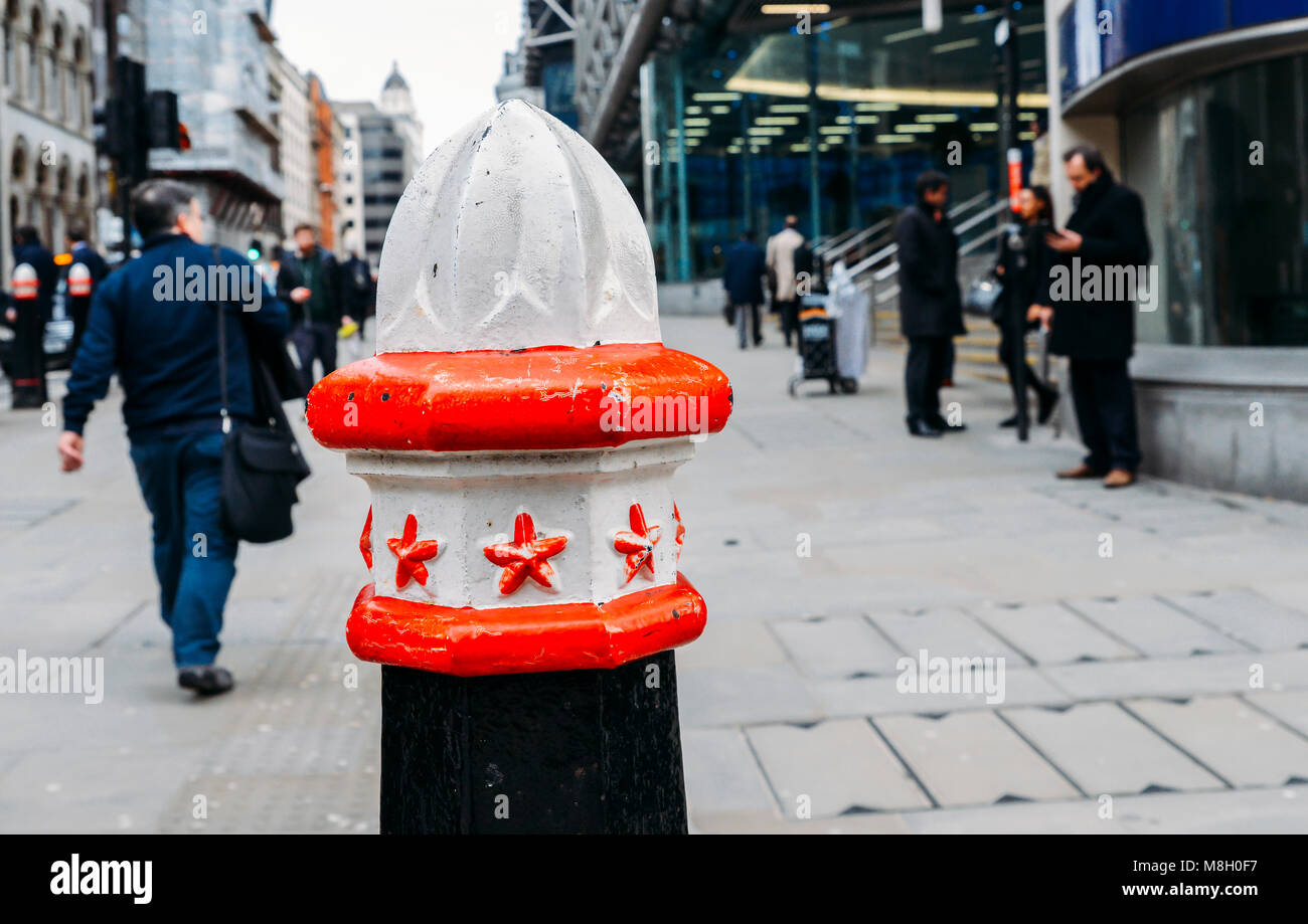 City of london bollard hi-res stock photography and images - Alamy