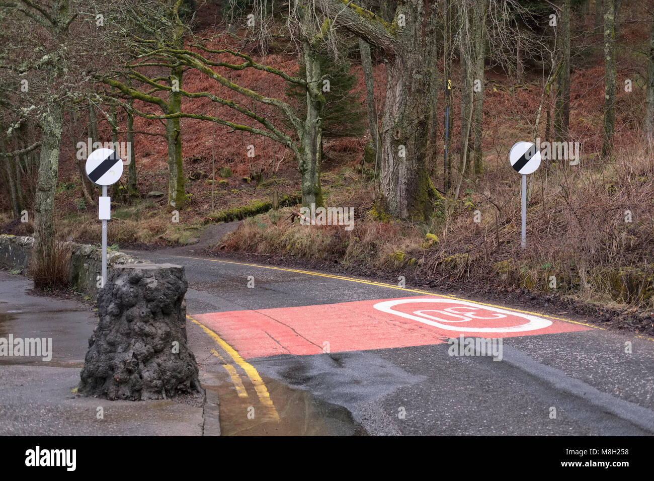 Uk national speed limit sign hi-res stock photography and images - Alamy