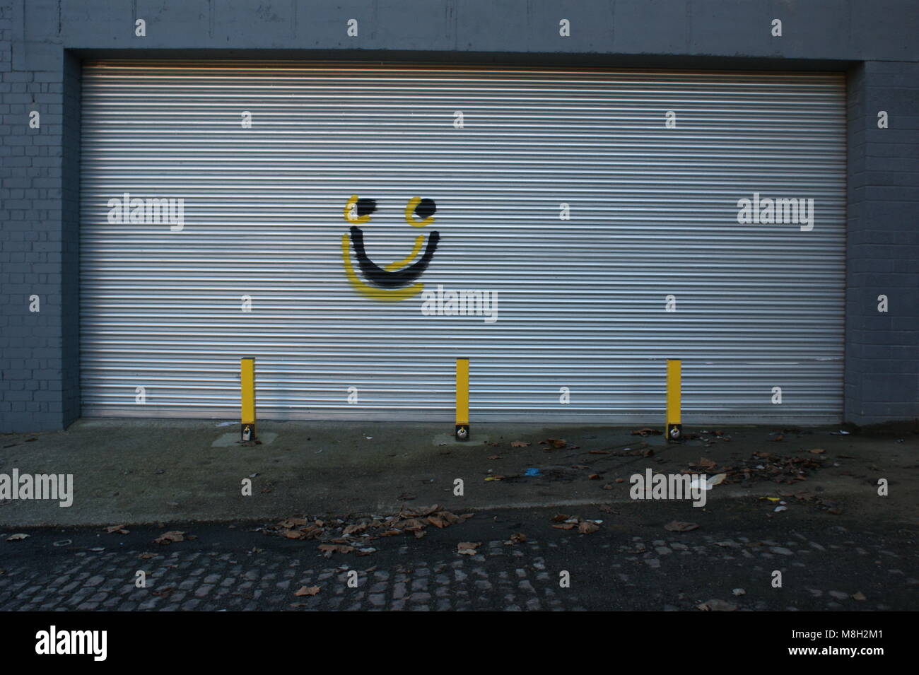 Smiley face graffiti street art hi-res stock photography and images - Alamy