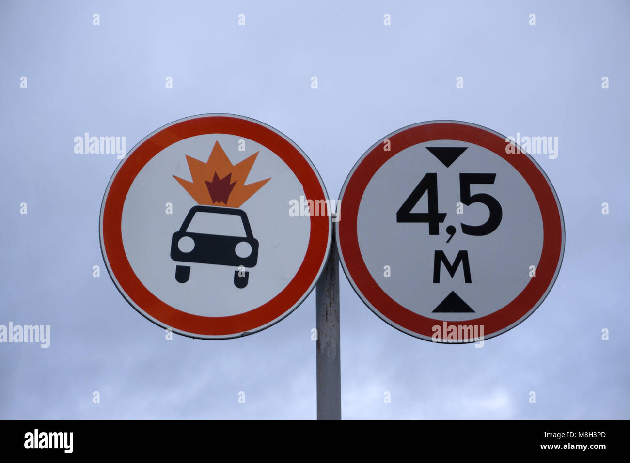 Explosives road sign hi-res stock photography and images - Alamy