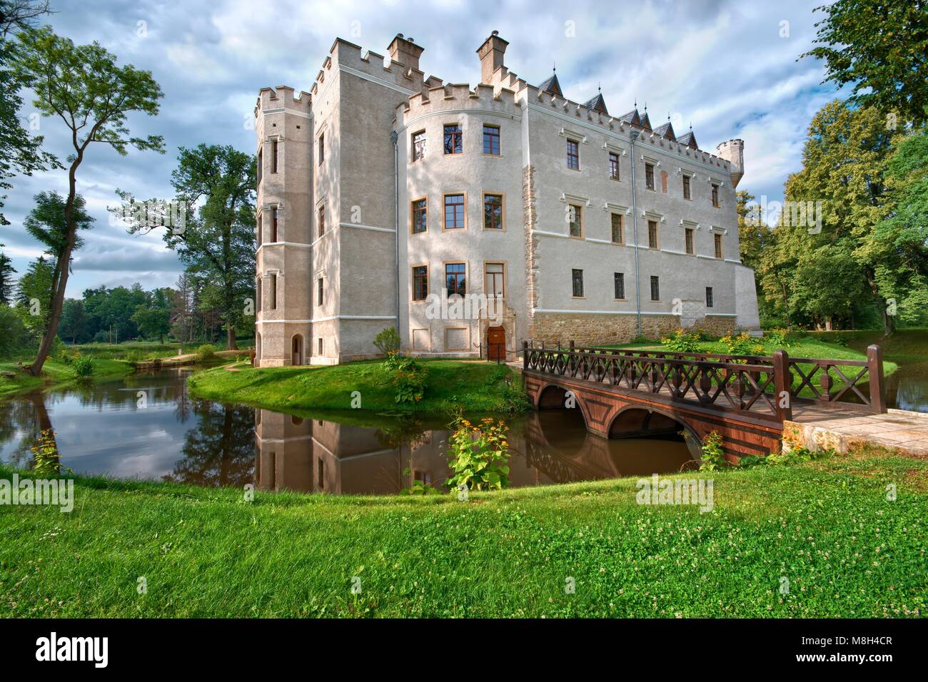 The castle surrounded by a moat hi-res stock photography and images - Alamy