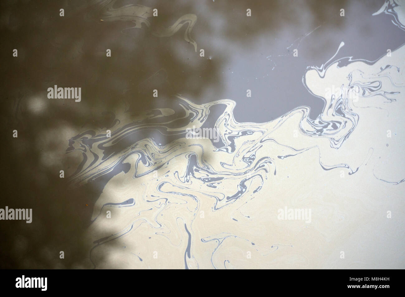 Oil Pattern On Water High Resolution Stock Photography and Images - Alamy
