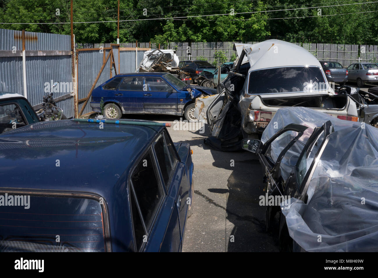 Battered cars hi-res stock photography and images - Alamy