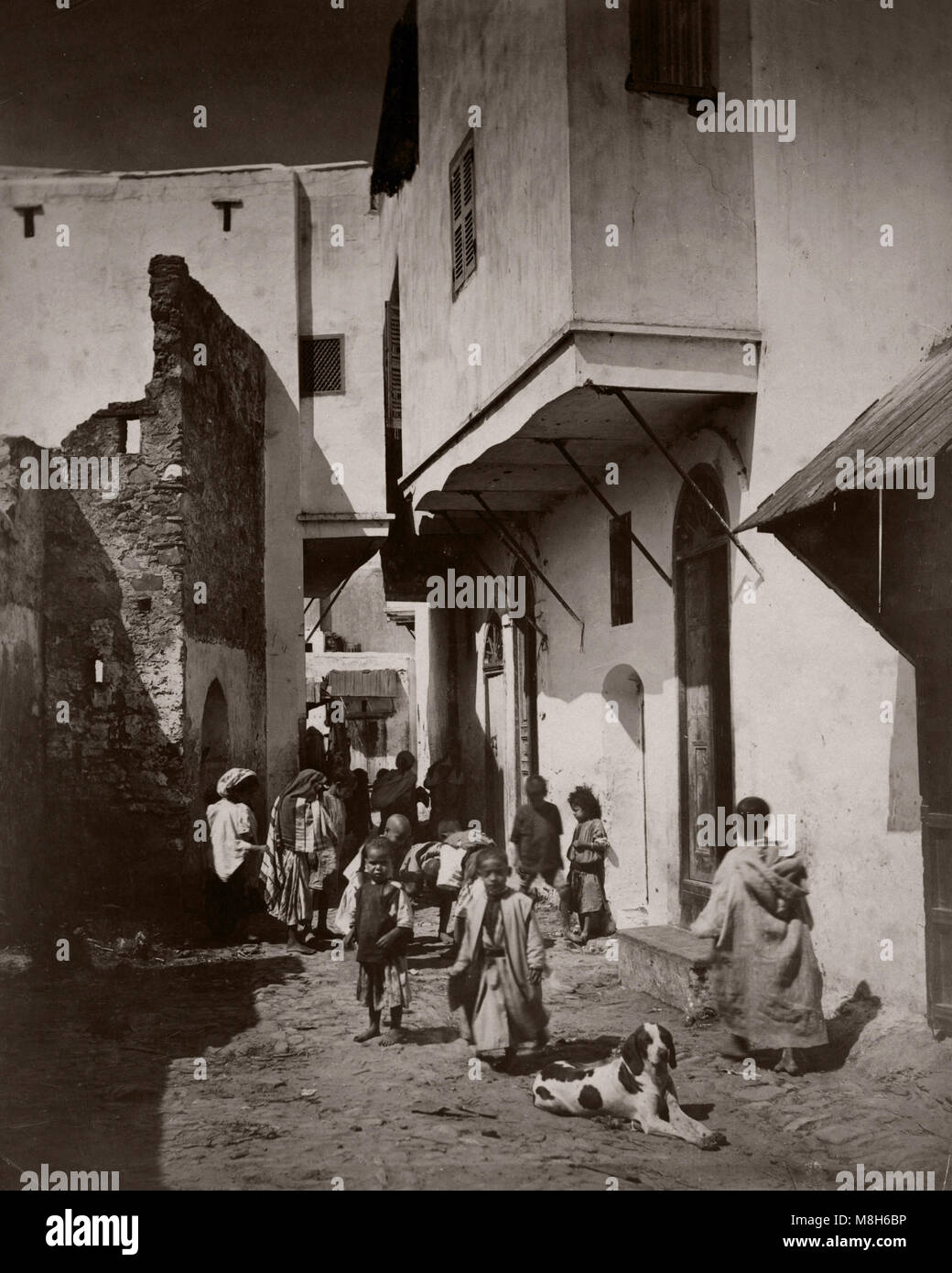 Algiers algeria street scene hi-res stock photography and images - Alamy