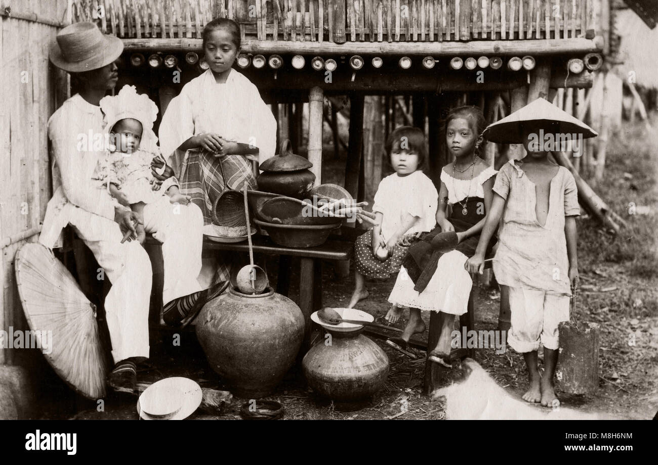 Chinese family portrait historic hi-res stock photography and images ...