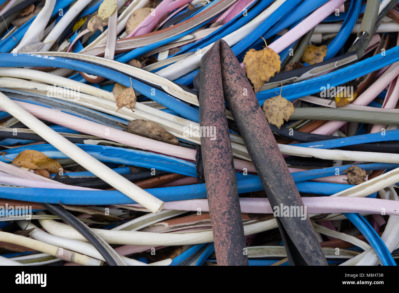 Oceanfront and plastic pollution hi-res stock photography and images ...