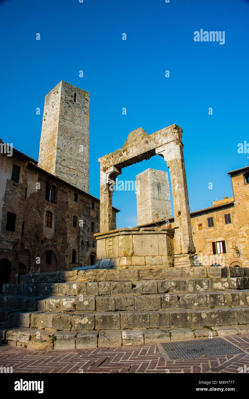 Mittelalterliches san gimignano hi-res stock photography and images - Alamy