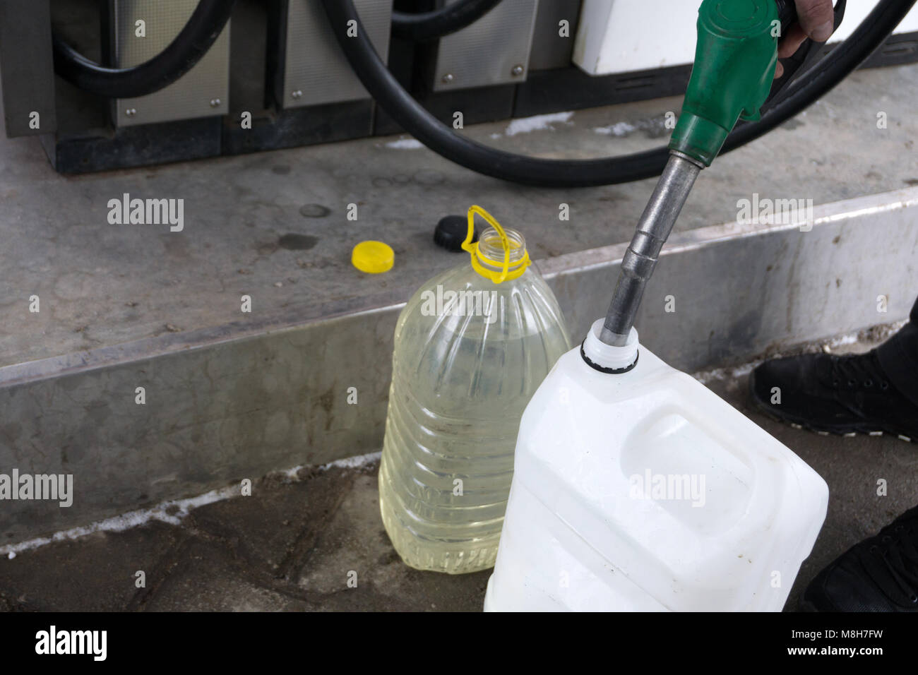 Pouring Fuel High Resolution Stock Photography and Images - Alamy