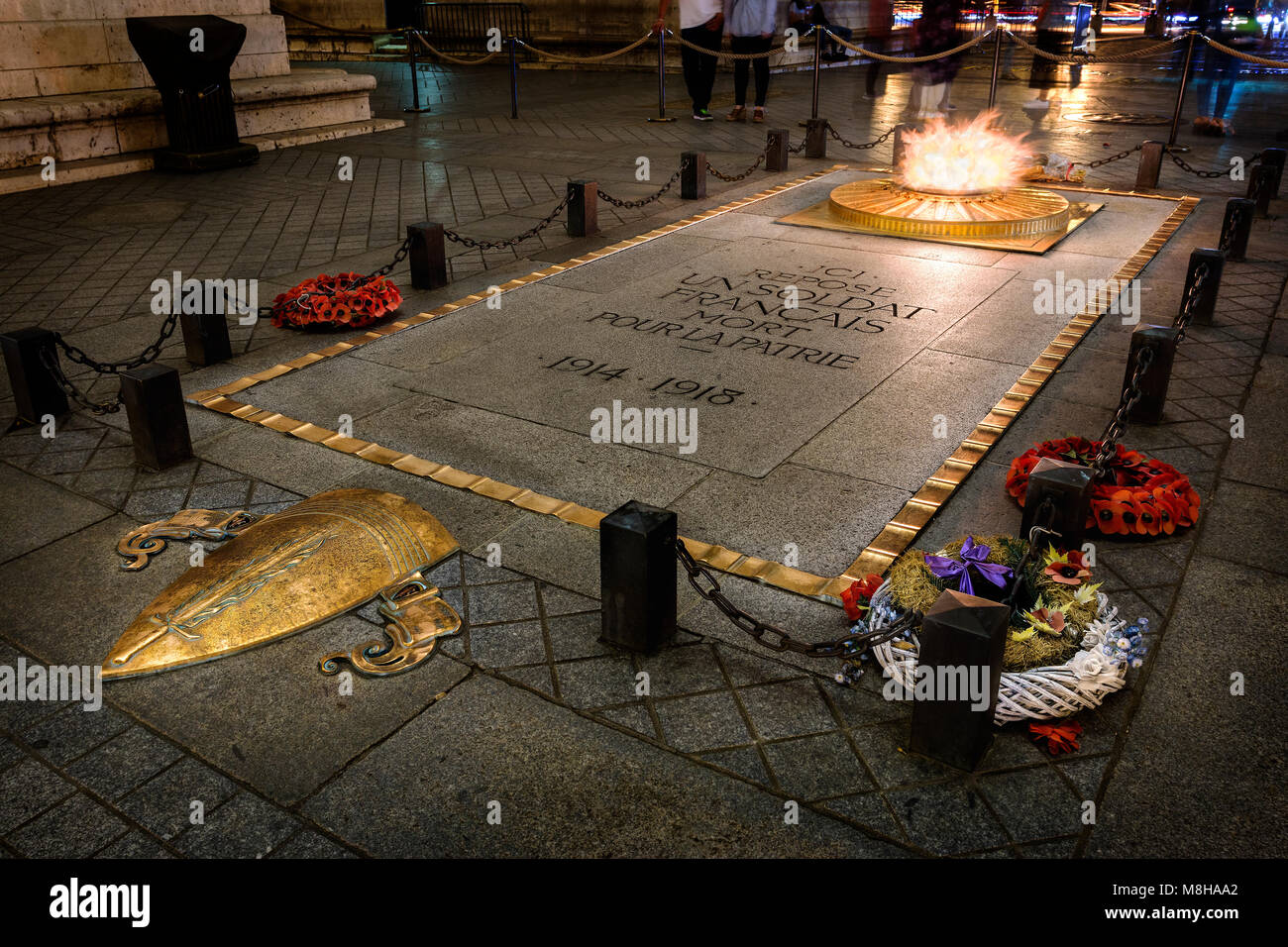 Inside the arc de triomphe hi-res stock photography and images - Alamy