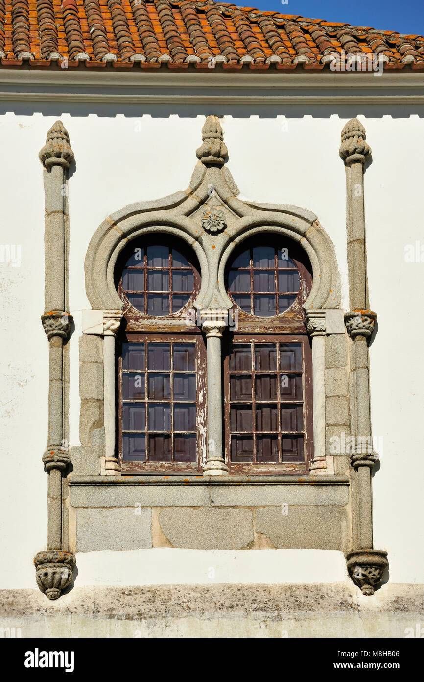 Manueline style windows hi-res stock photography and images - Alamy
