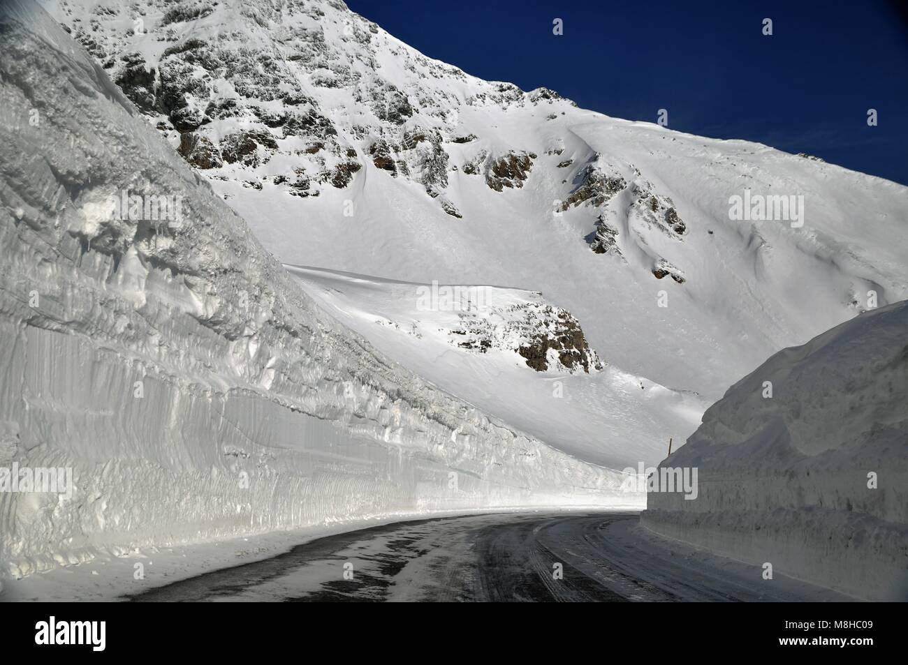 Großglockner Hochalpenstrasse im Winter Stock Photo - Alamy