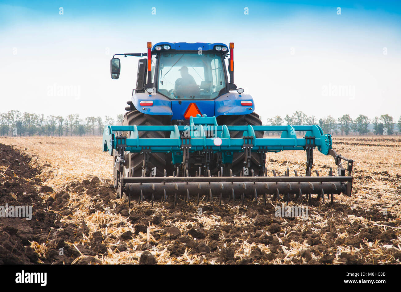 Work in field on tractor hi-res stock photography and images - Alamy