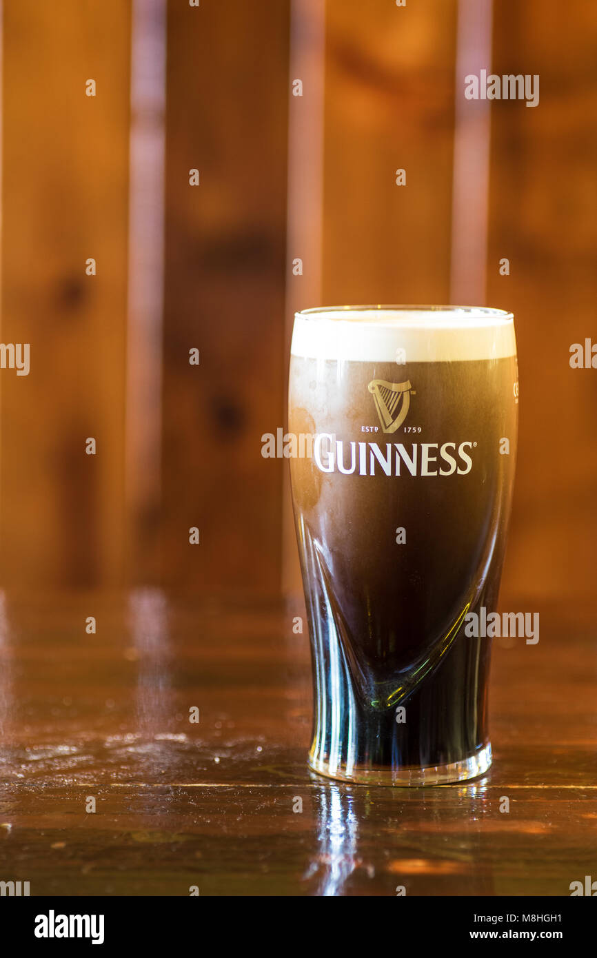 Guinnes pint hi-res stock photography and images - Alamy