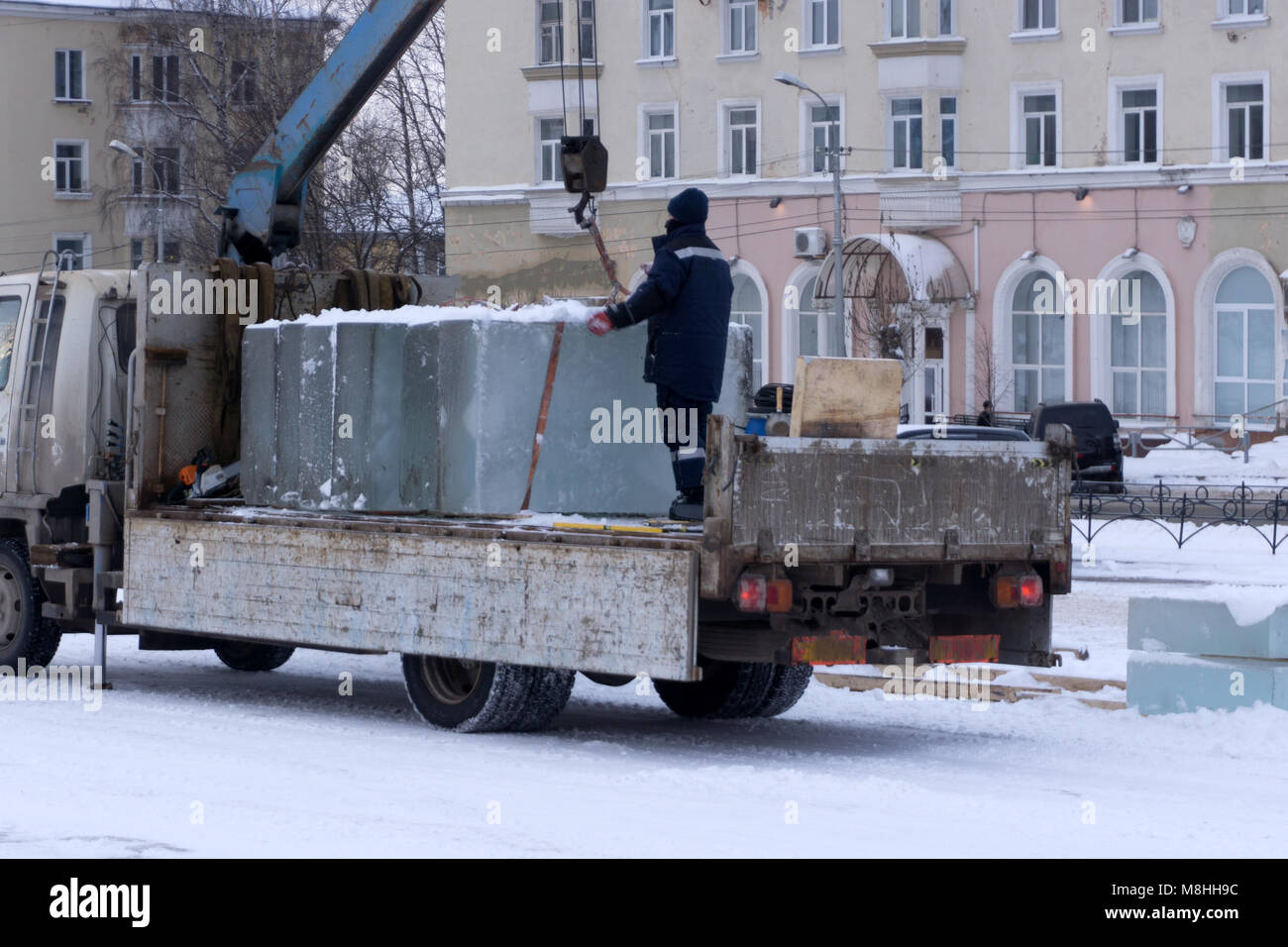 Giant ice cube hi-res stock photography and images - Alamy