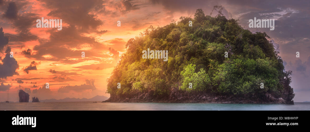 Beautiful sunset and dramatic clouds over the tropical island, Thailand ...