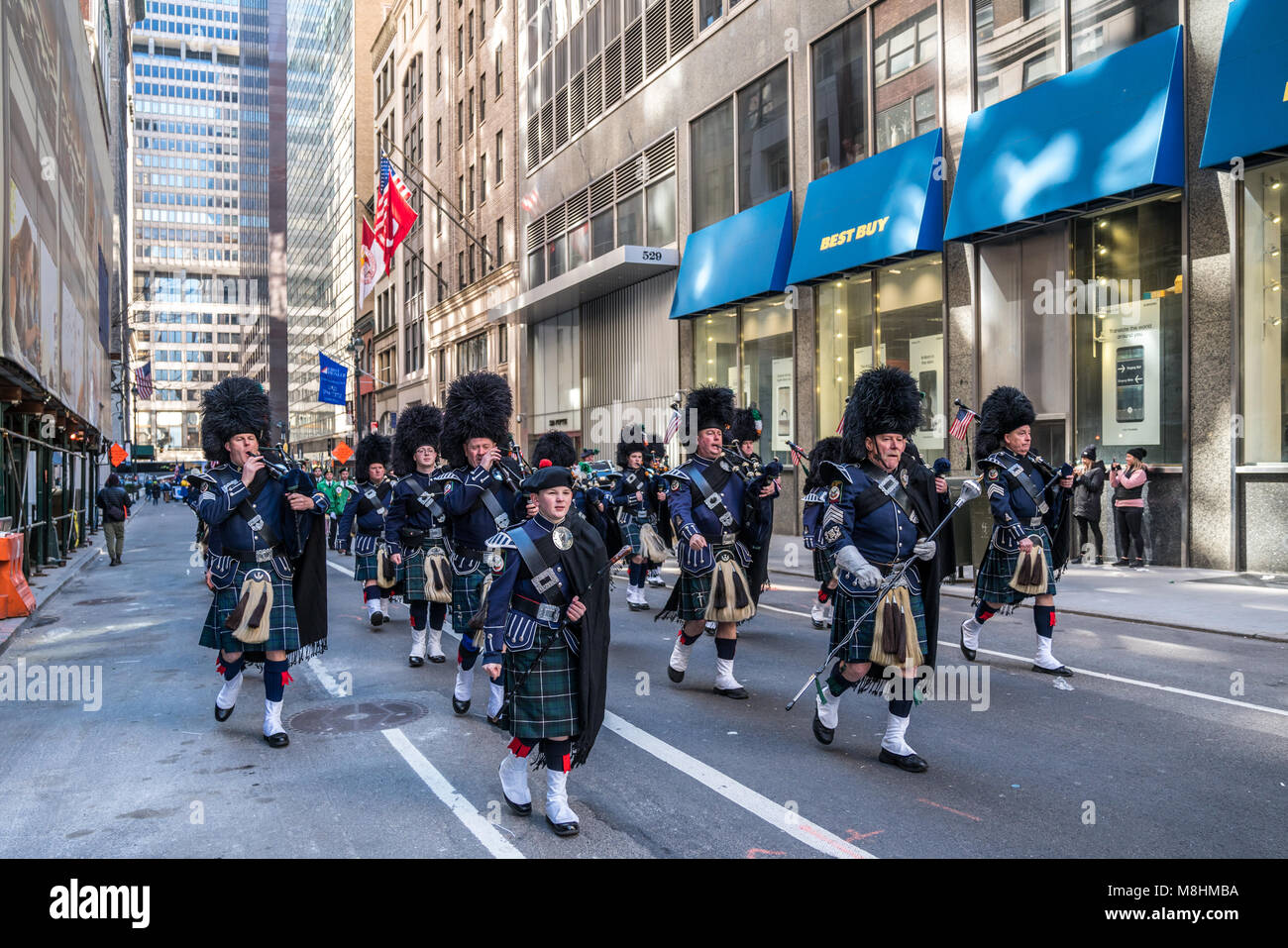 New York, USA, 17 Mar 2018. A regiment of pipers walk through E 44th ...