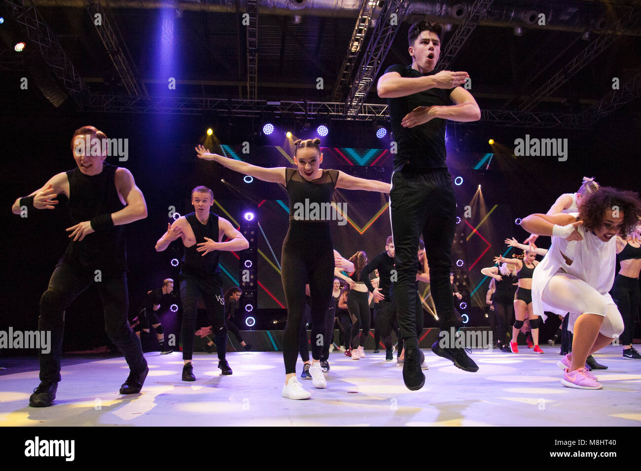 College dance perform on stage hi-res stock photography and images - Alamy