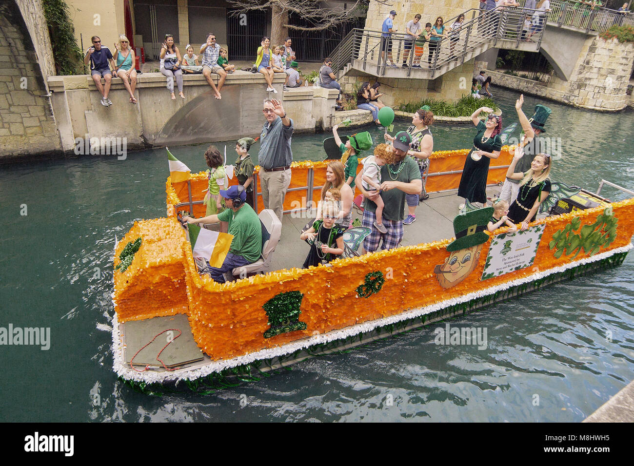 San antonio texas river parade hi-res stock photography and images - Alamy