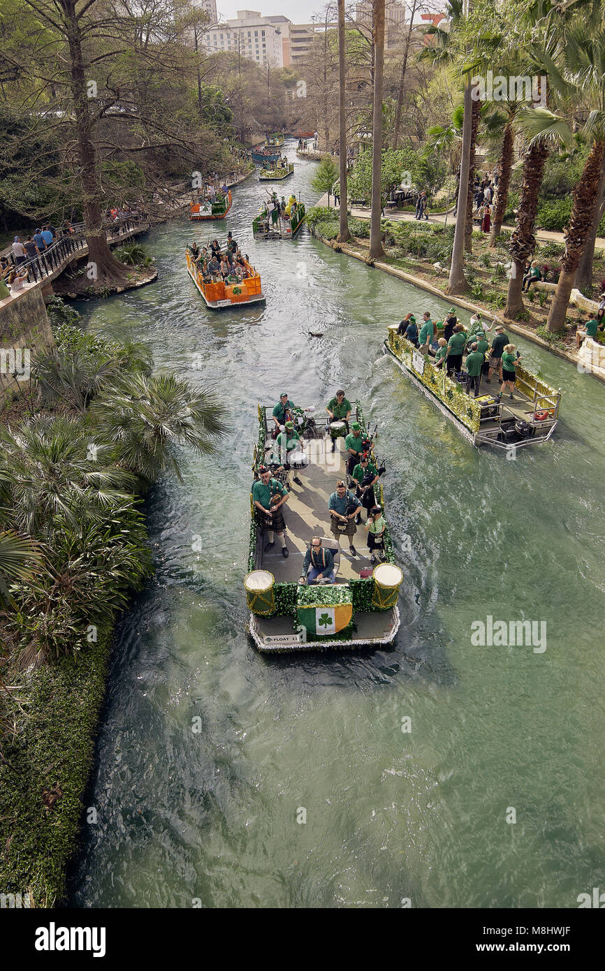 San antonio texas river parade hi-res stock photography and images - Alamy