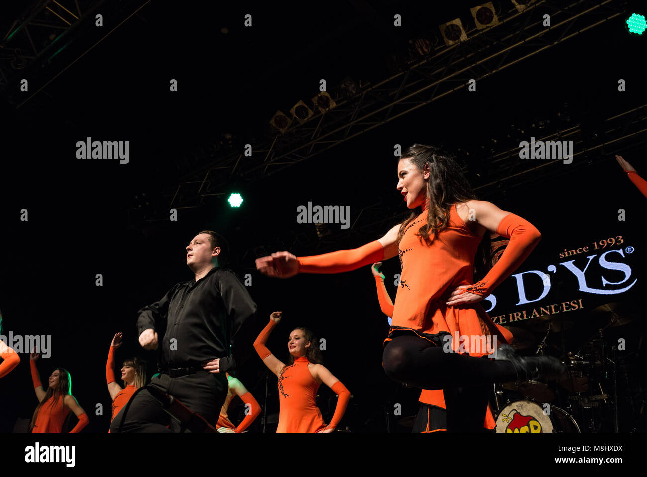 Irish man dancing dancer dance hi-res stock photography and images - Alamy