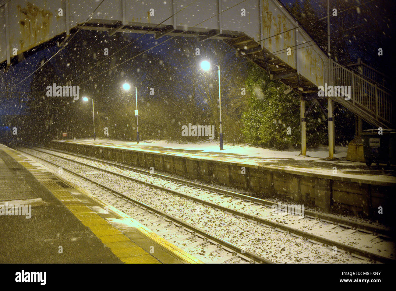 Empty train station hi-res stock photography and images - Alamy