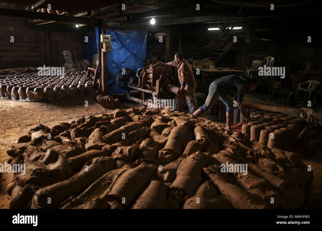 Gaza City, Gaza. 17th Mar, 2018. Palestian men work in a pottery ...