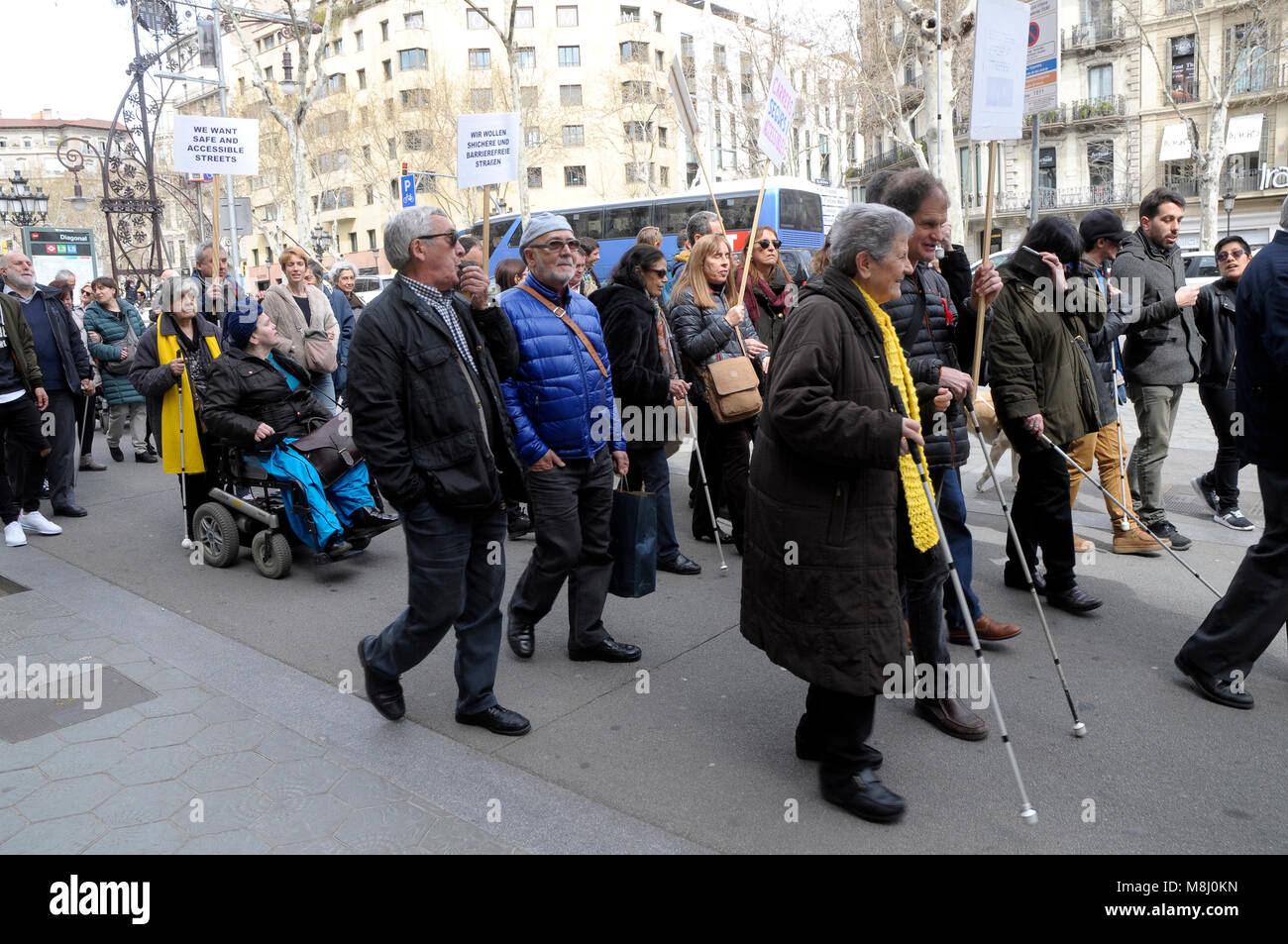 Barcelona, Spain. 17th Mar, 2018. Hundreds of people with different ...