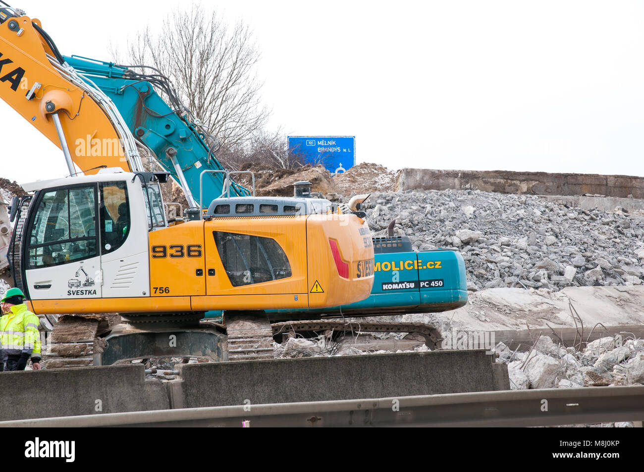 Demolition and reconstruction of the concrete motorway bridge on the ...