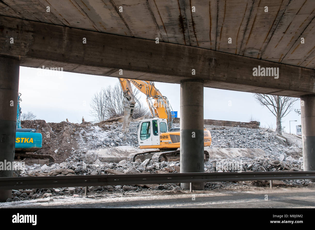 Demolition and reconstruction of the concrete motorway bridge on the ...