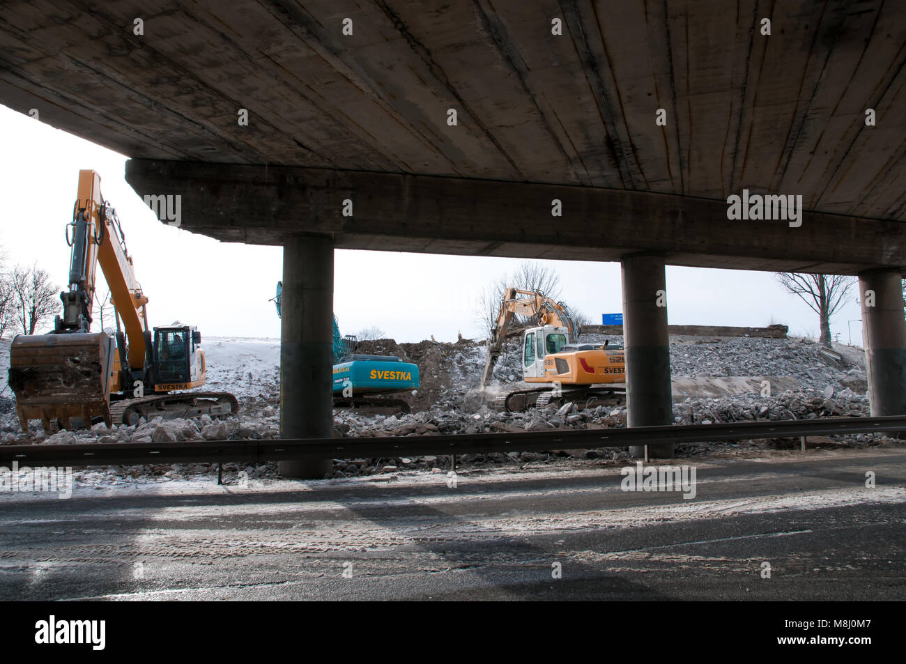 Demolition and reconstruction of the concrete motorway bridge on the ...