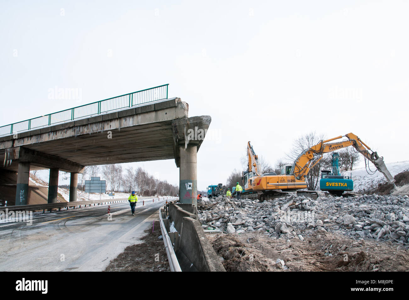 Demolition and reconstruction of the concrete motorway bridge on the ...