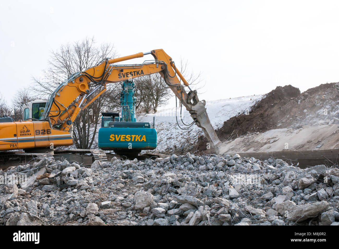Demolition and reconstruction of the concrete motorway bridge on the ...