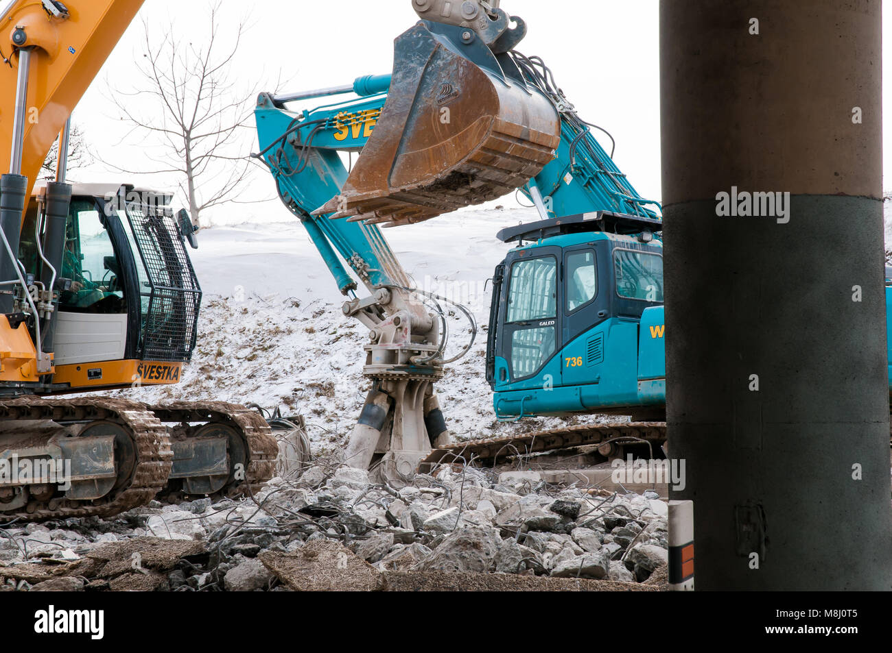 Demolition and reconstruction of the concrete motorway bridge on the ...