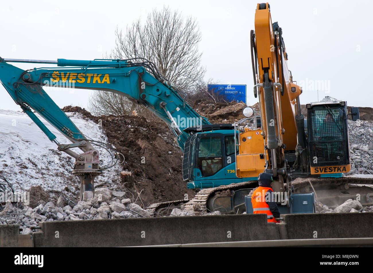 Demolition and reconstruction of the concrete motorway bridge on the ...