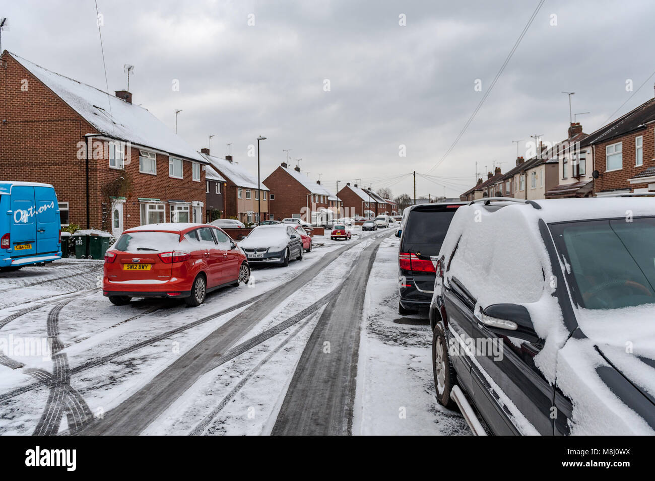 Coventry, UK. 18th Mar, 2018. After a night of snow, the roads have ...