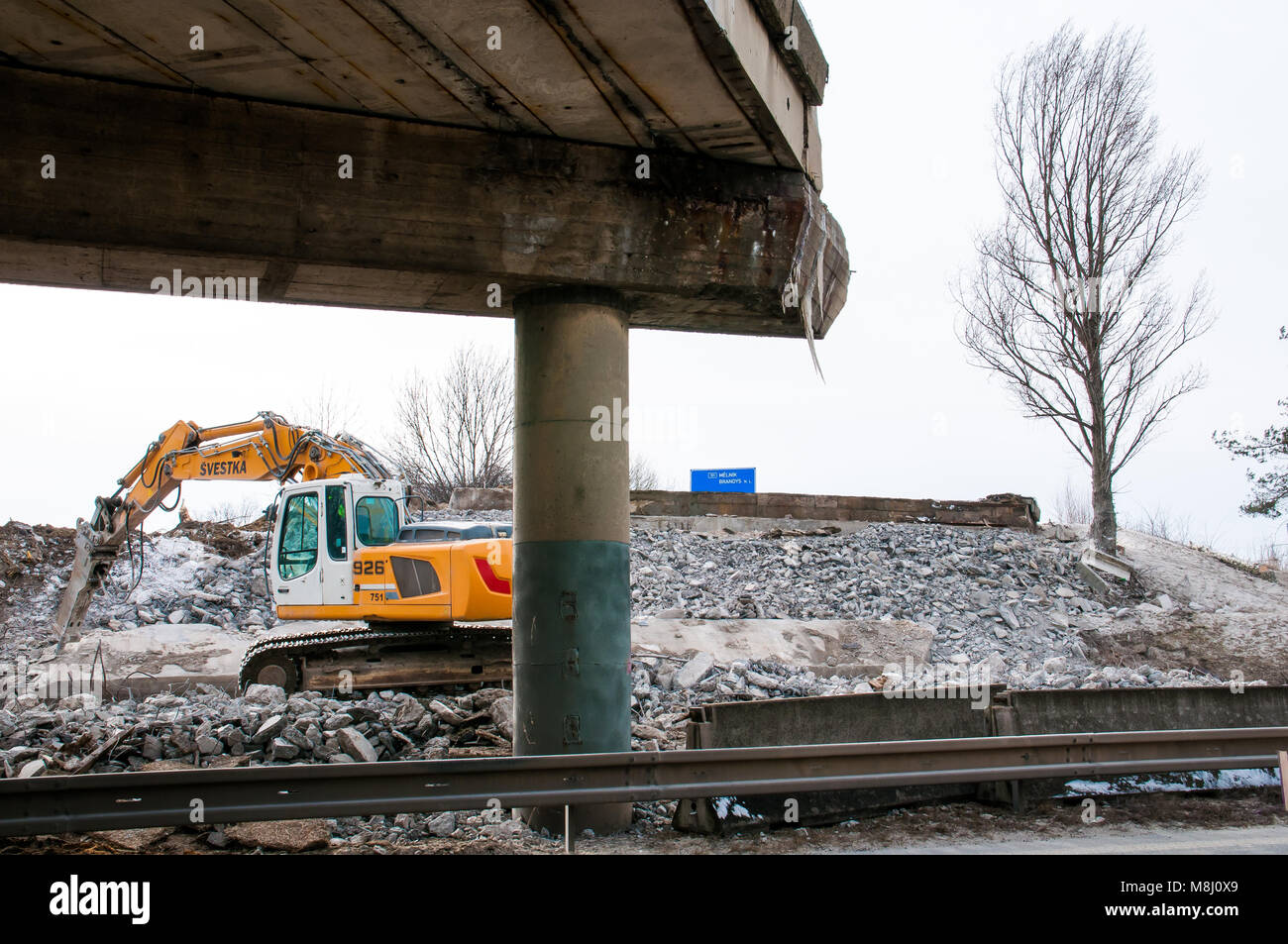 Demolition and reconstruction of the concrete motorway bridge on the ...