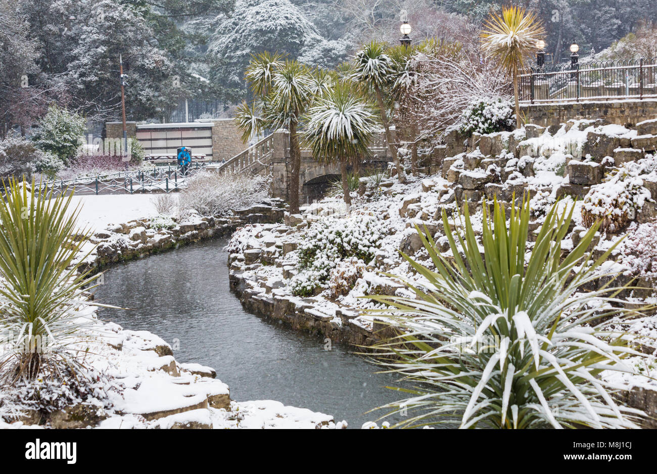 Bournemouth lower gardens in the snow hi-res stock photography and ...