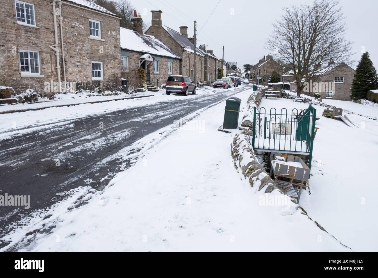 March snow hi-res stock photography and images - Alamy